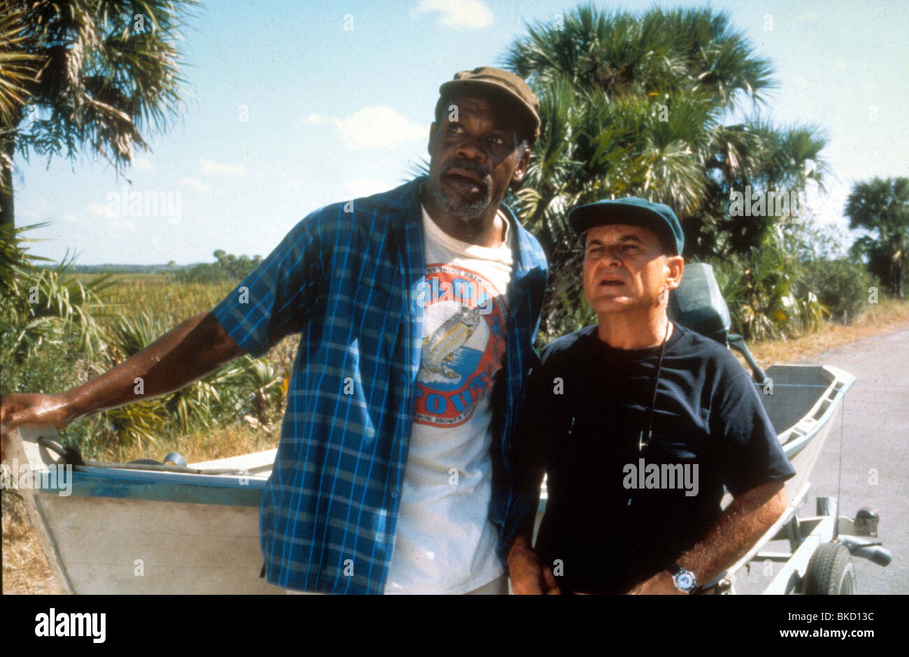 GONE FISHIN' (1997) DANNY GLOVER, JOE PESCI GFIS 002 Stock Photo - Alamy