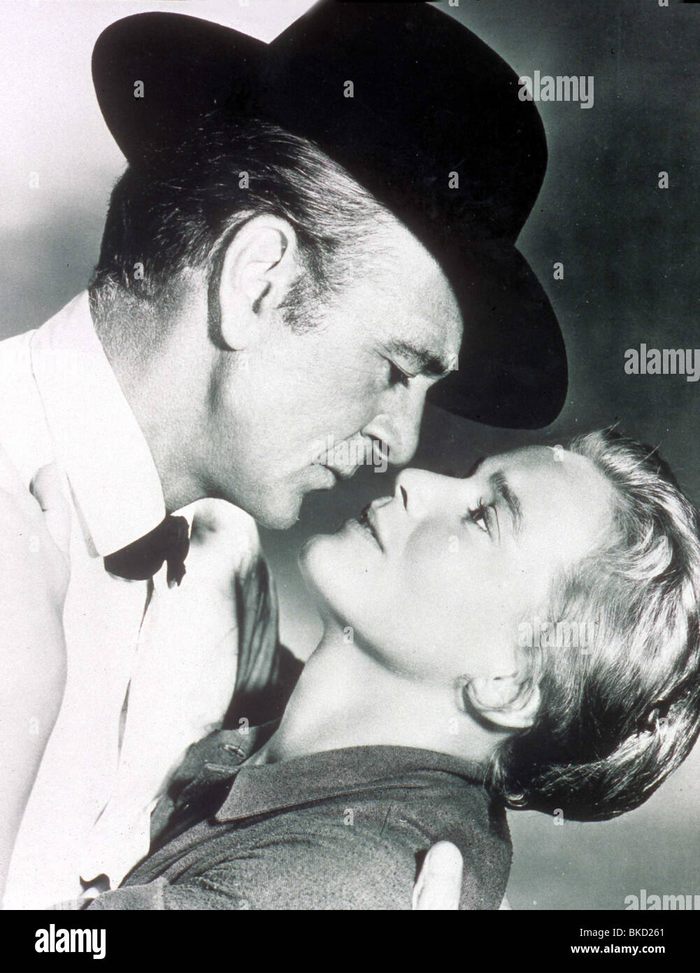 THE HANGING TREE (1959) GARY COOPER, MARIA SCHELL HGTR 001 Stock Photo ...