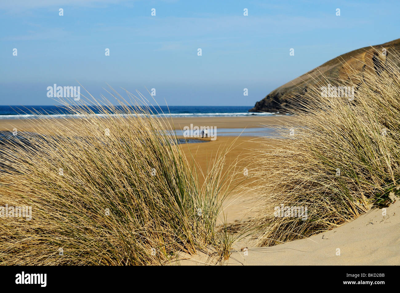 Sandy beach cornwall porth hi-res stock photography and images - Alamy