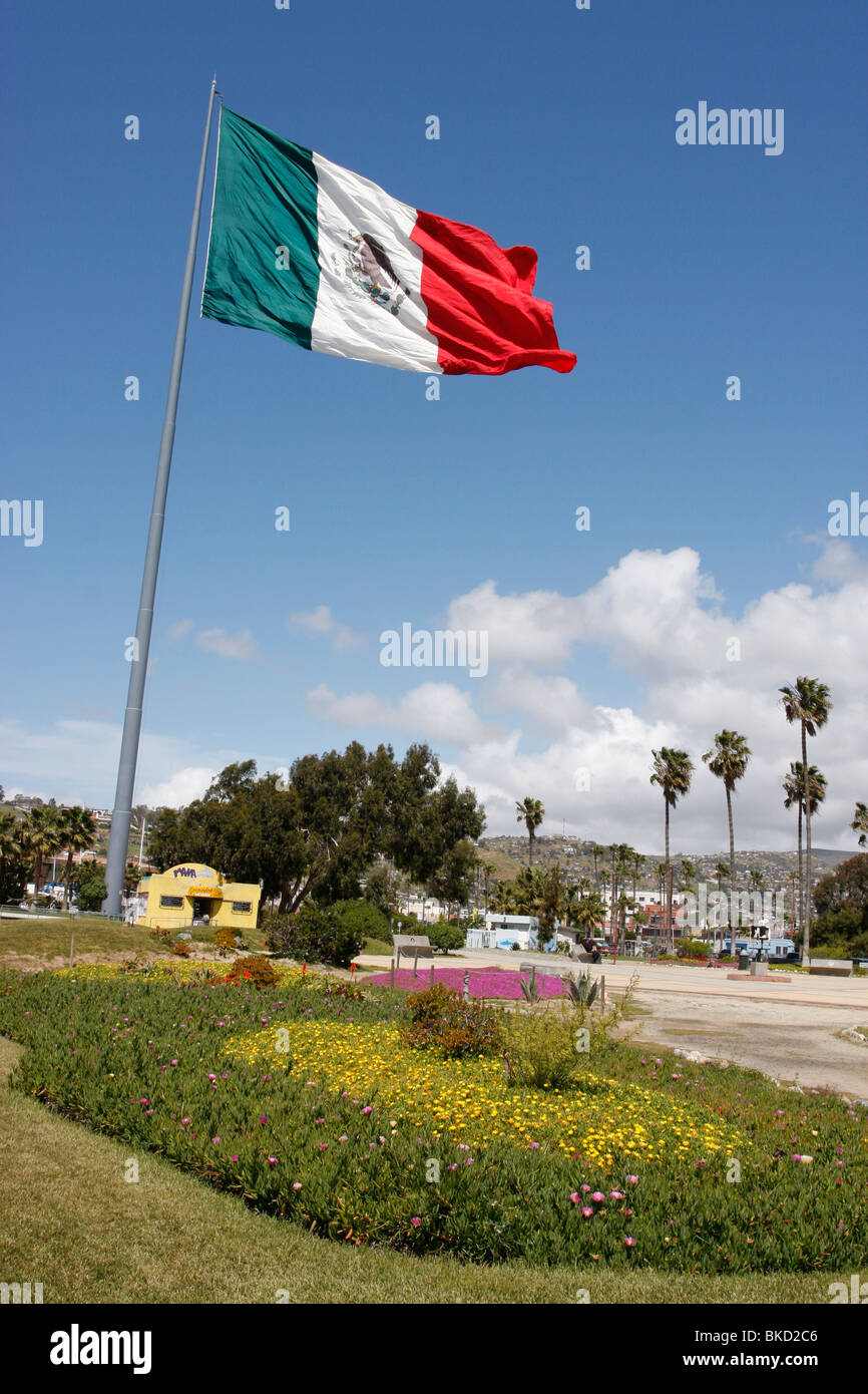 Flying flag hi-res stock photography and images - Alamy