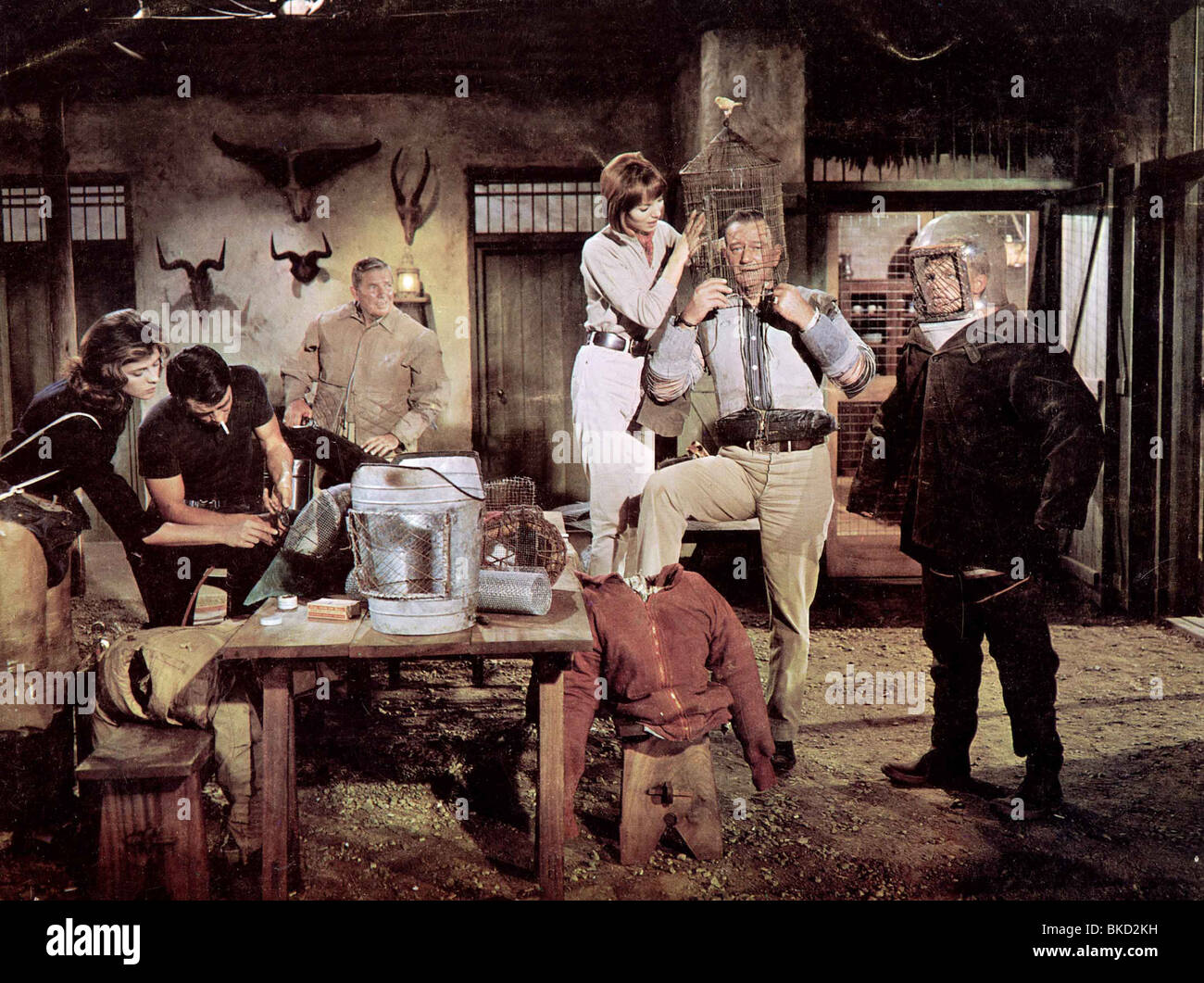HATARI (1962) ELSA MARTINELLI, JOHN WAYNE HTRI 002FOH Stock Photo - Alamy