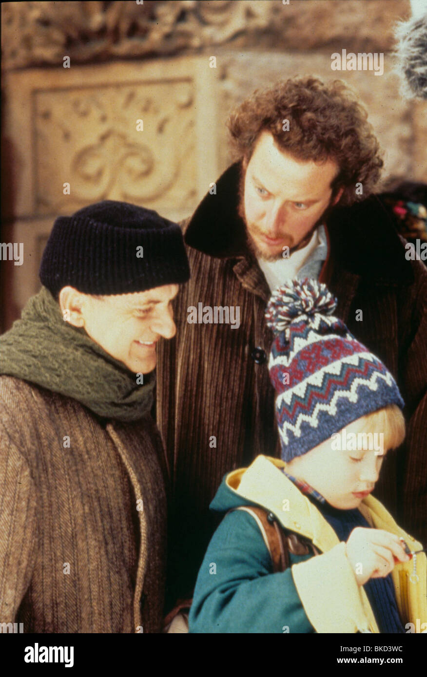 HOME ALONE 2: LOST IN NEW YORK (1992) JOE PESCI, DANIEL STERN, MACAULAY CULKIN HM2 076 Stock ...