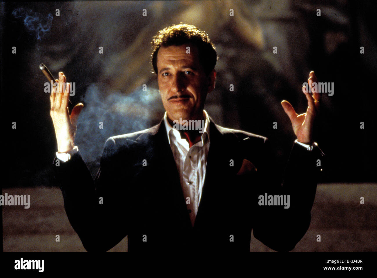 THE HOUSE ON HAUNTED HILL (1999) GEOFFREY RUSH HHI 002 Stock Photo - Alamy