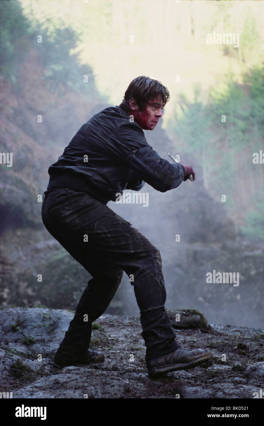 THE HUNTED (2003) BENICIO DEL TORO HNTE 001-9136 Stock Photo - Alamy