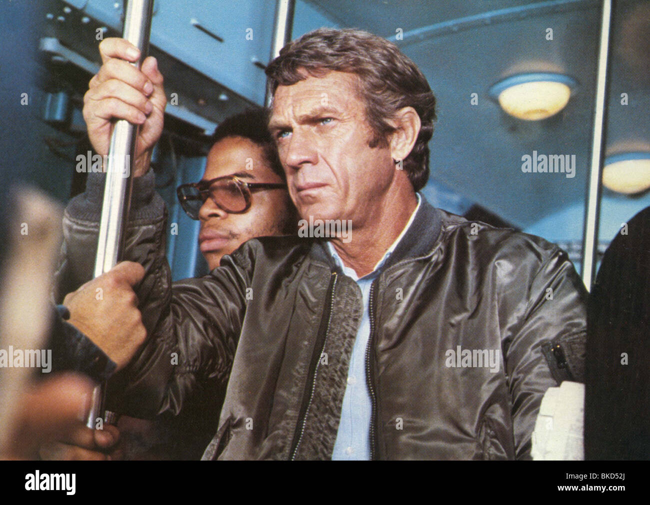 THE HUNTER (1980) STEVE MCQUEEN HUNT 001FOH Stock Photo - Alamy