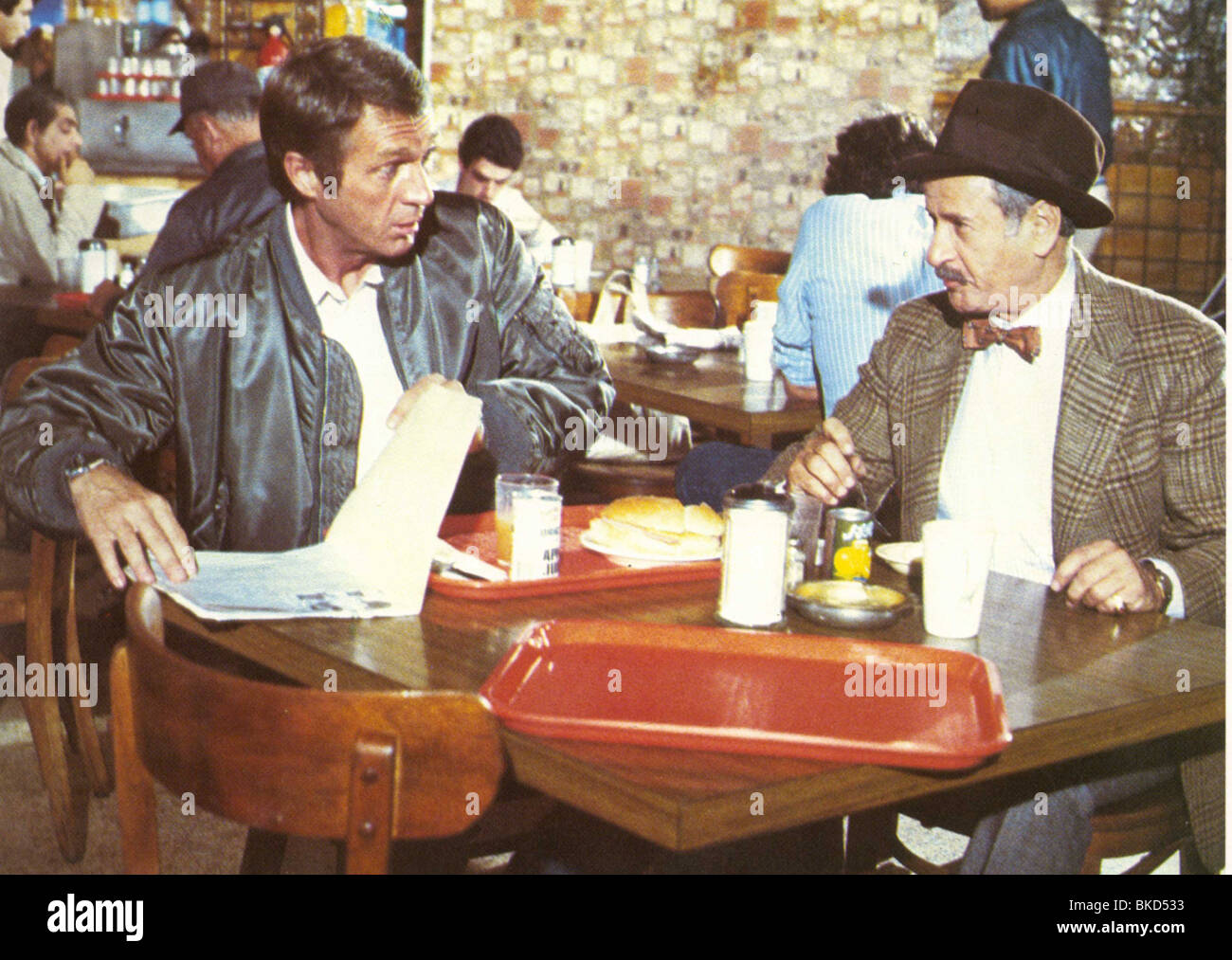 THE HUNTER (1980) STEVE MCQUEEN, ELI WALLACH HUNT 009FOH Stock Photo ...