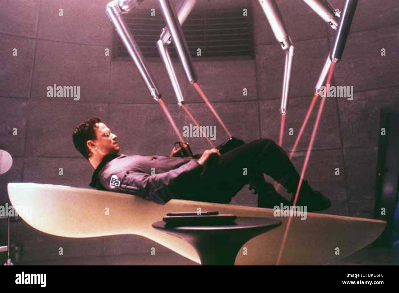 Impostor 2002 gary sinise hi-res stock photography and images - Alamy