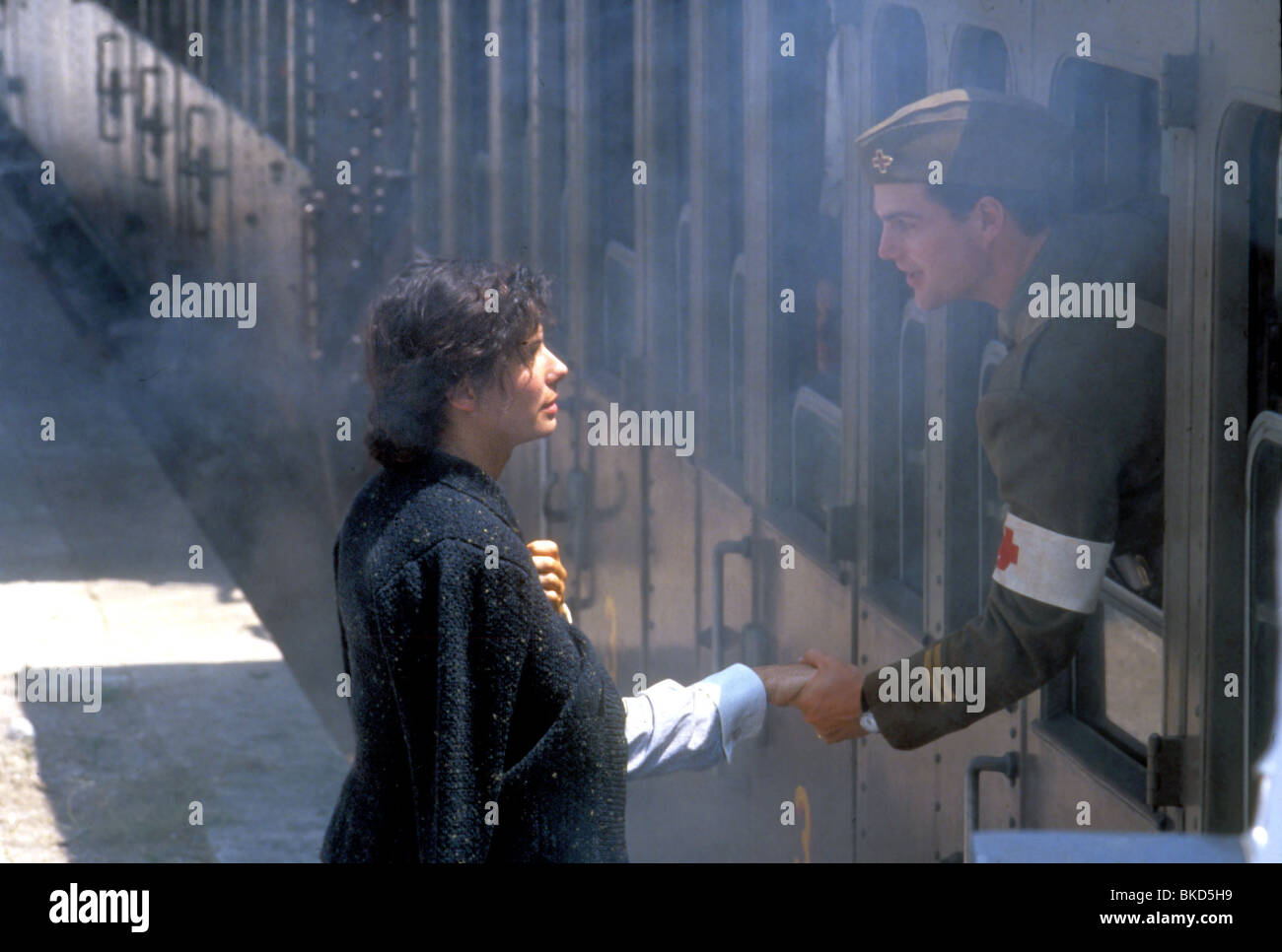 IN LOVE AND WAR (1997) SANDRA BULLOCK, CHRIS O'DONNELL INLW 002 Stock ...