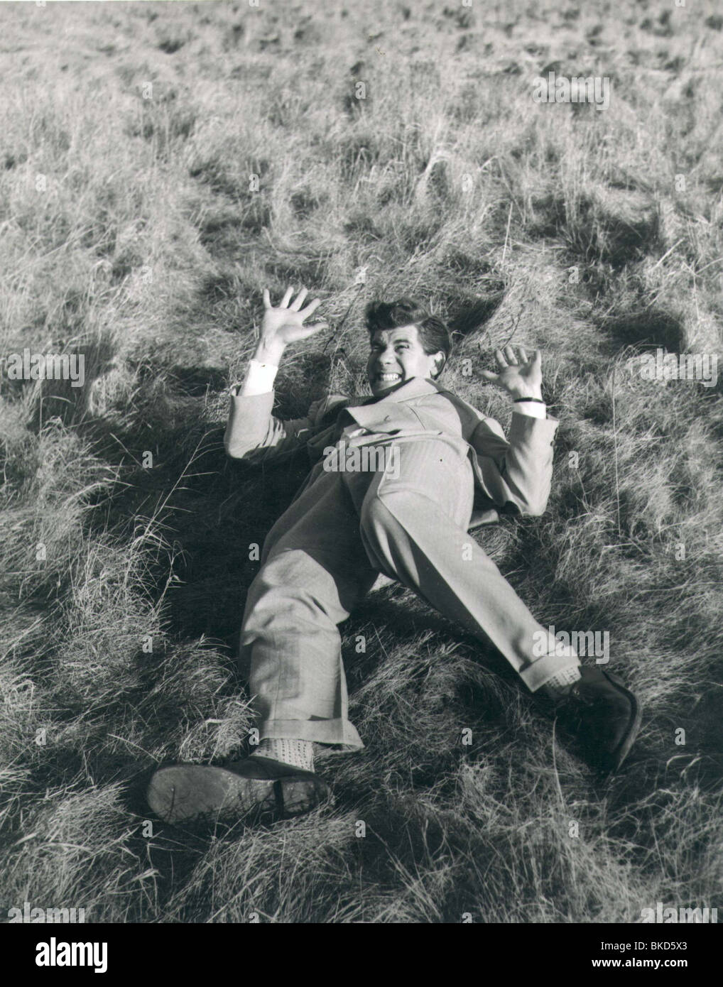 THE INVISIBLE MAN (TV) (1958) BRIAN RAWLINSON IMAN 003P Stock Photo - Alamy