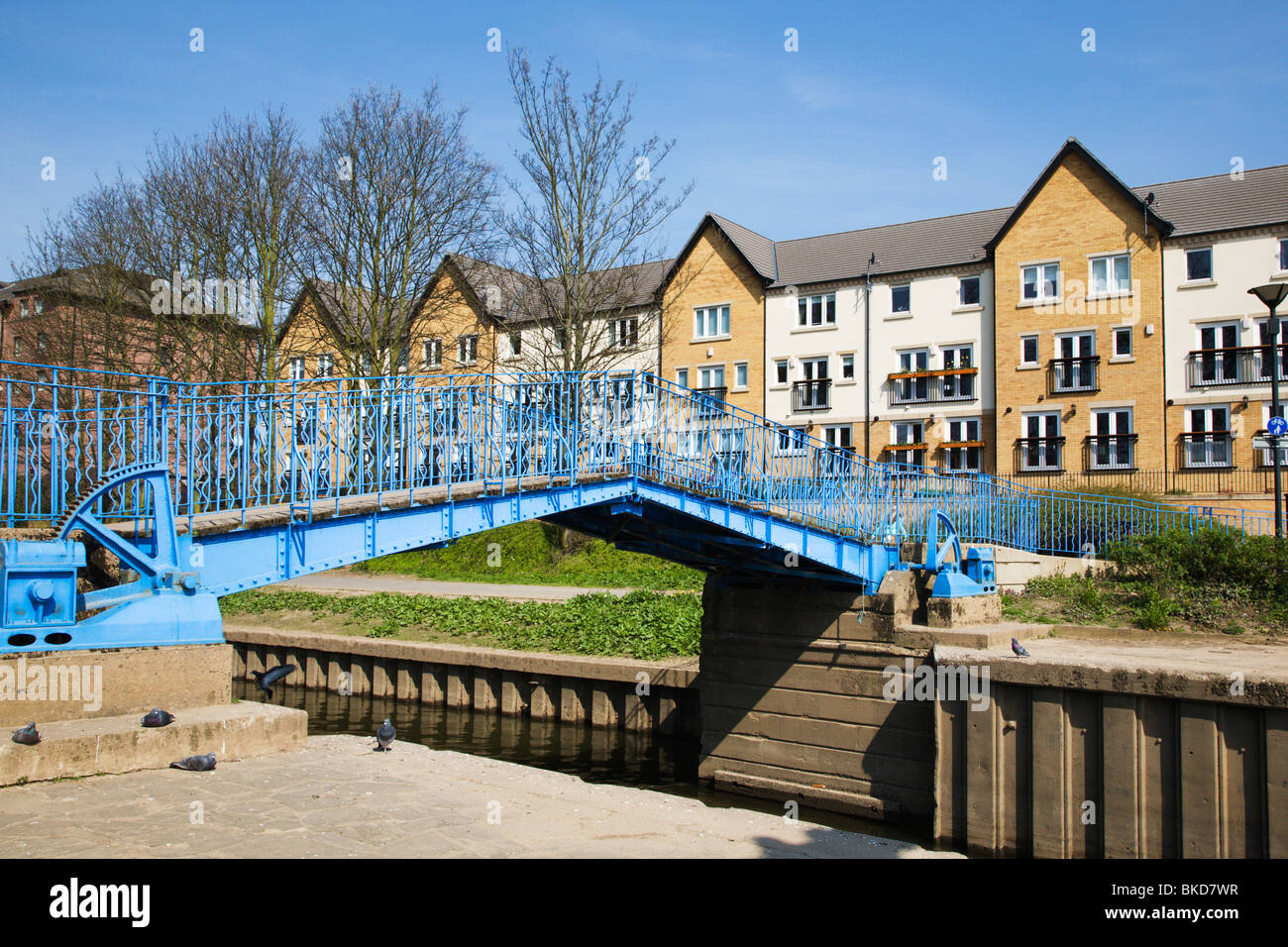 Blue bridge hi-res stock photography and images - Alamy
