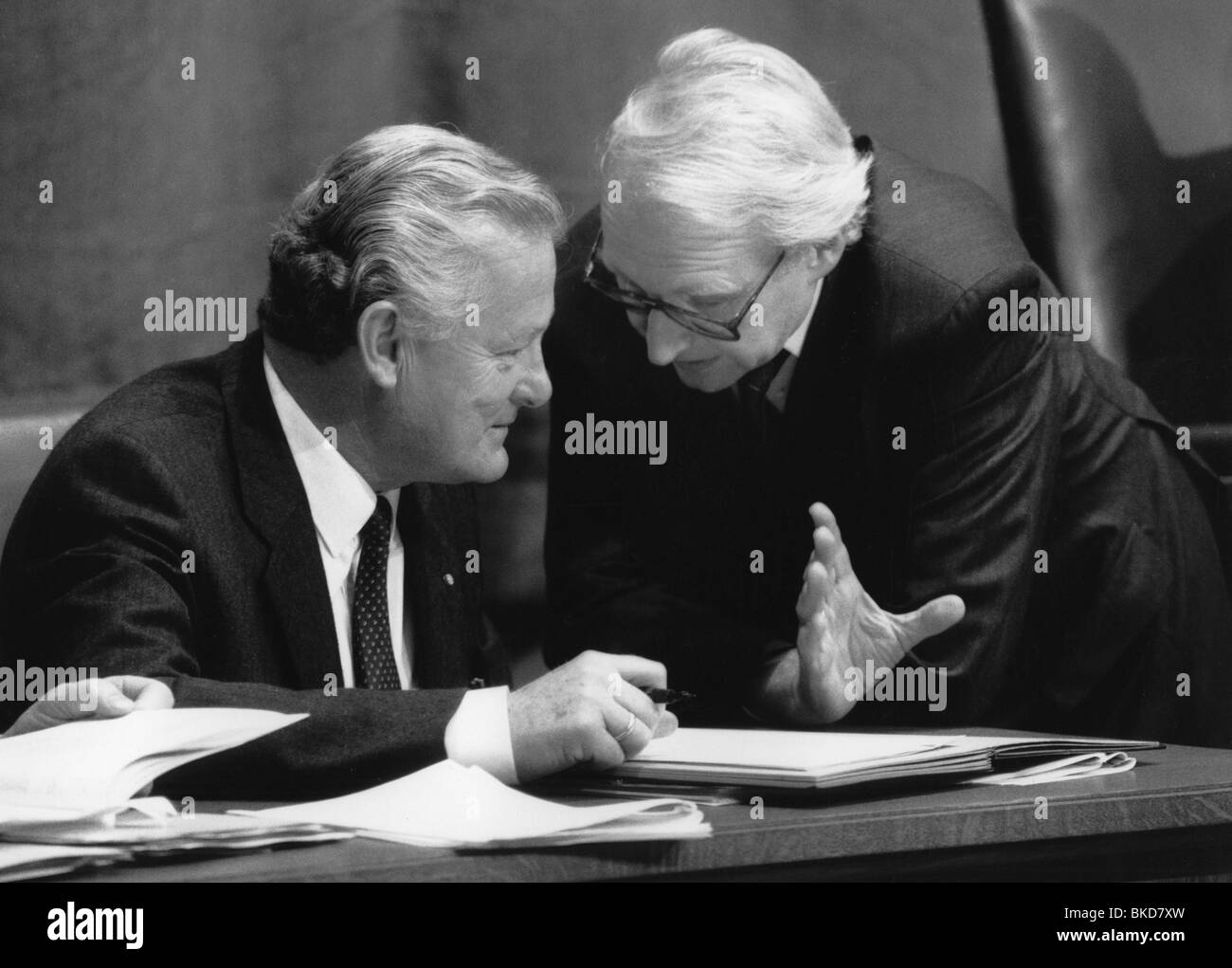 German parliament 1990s hi-res stock photography and images - Alamy