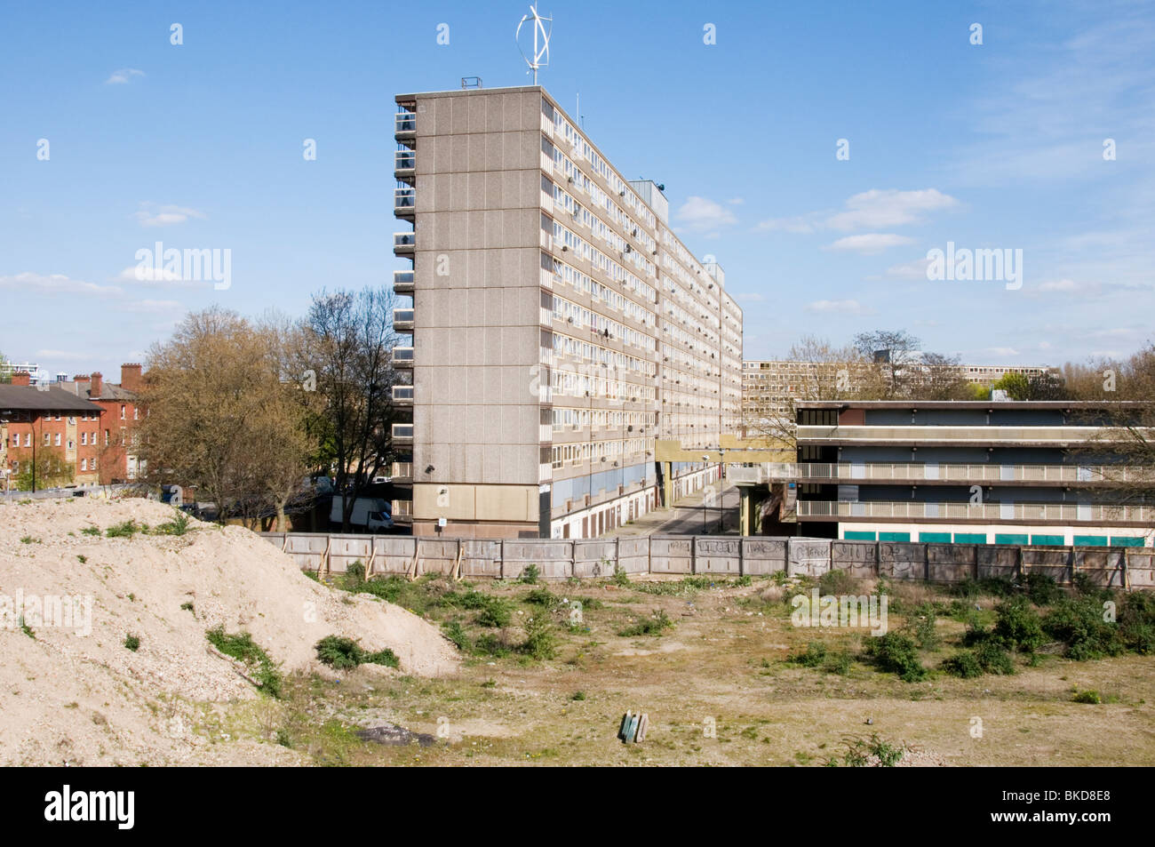 The Ashenden Block of the Heygate Estate, Elephant and Castle, Walworth ...