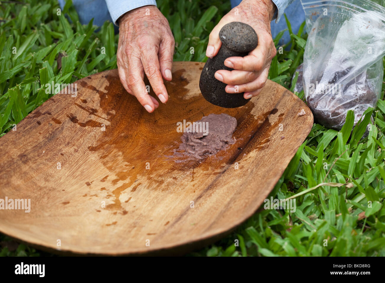 Poi pounder hi-res stock photography and images - Alamy