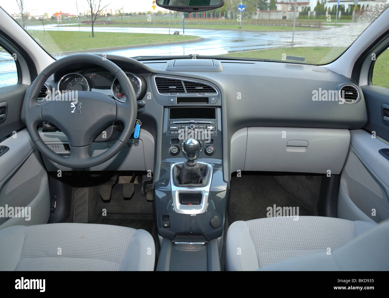 Peugeot 5008 1.6 THP - 2010 - silver metallic - five doors (5D ...