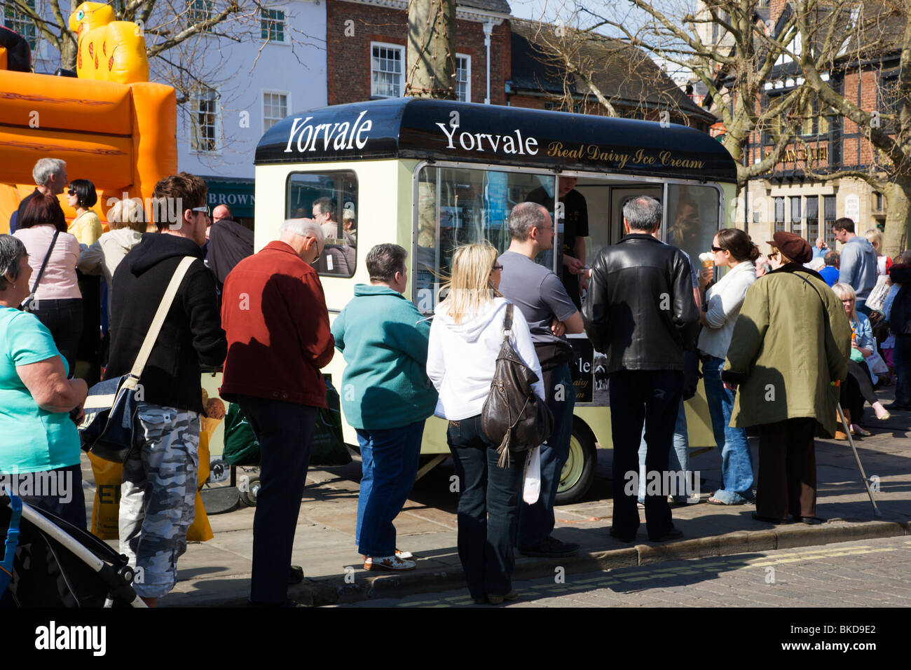 Queueing for ice cream hi-res stock photography and images - Alamy