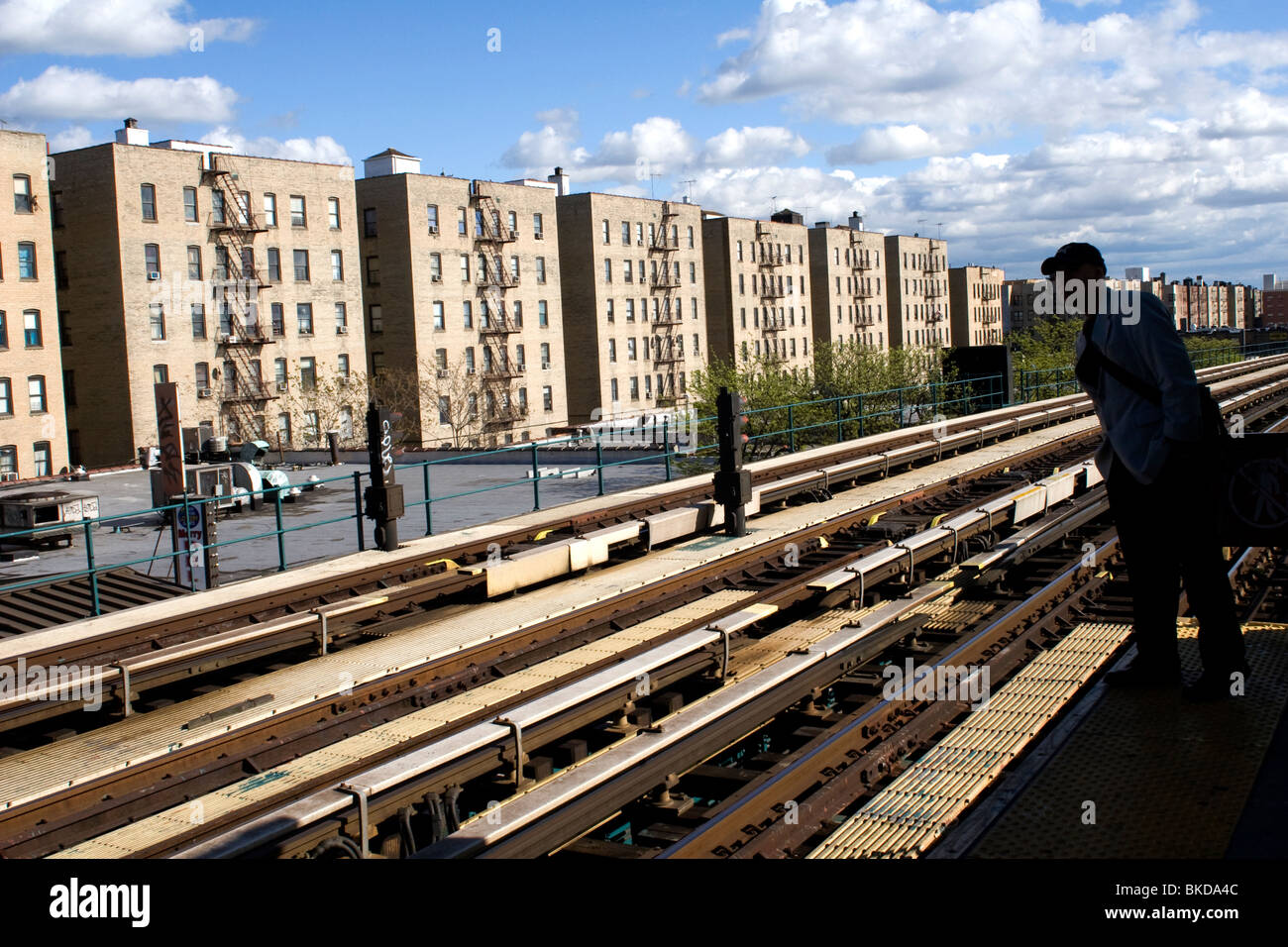man leaning over subway platform edge Stock Photo - Alamy