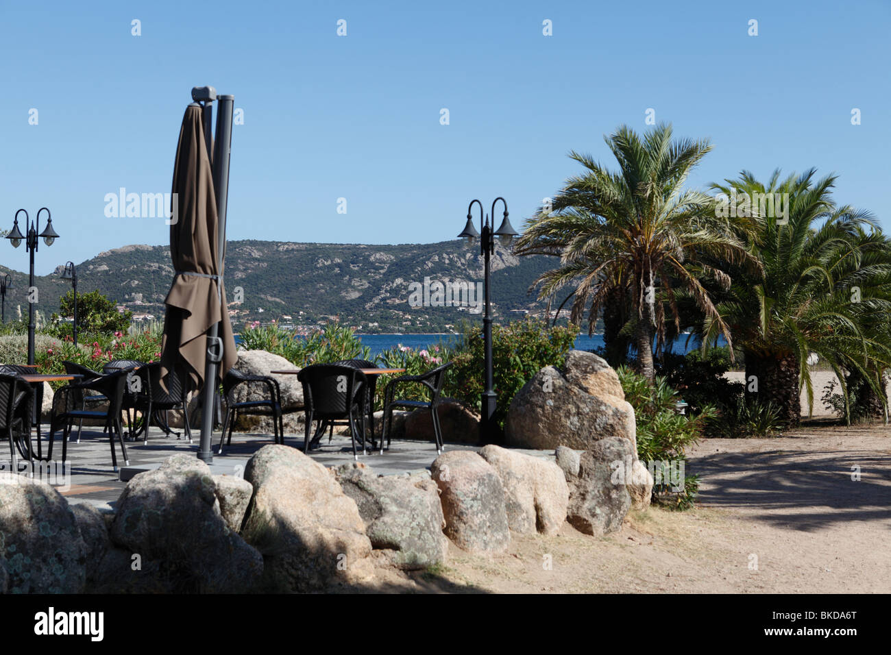 Seafront restaurant terrace hi-res stock photography and images - Alamy