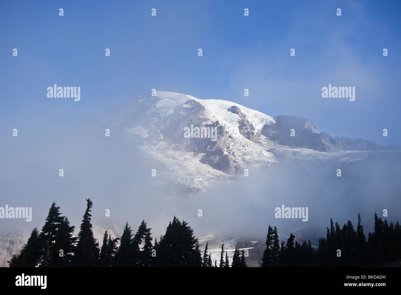 Mount rainier clouds hi-res stock photography and images - Alamy