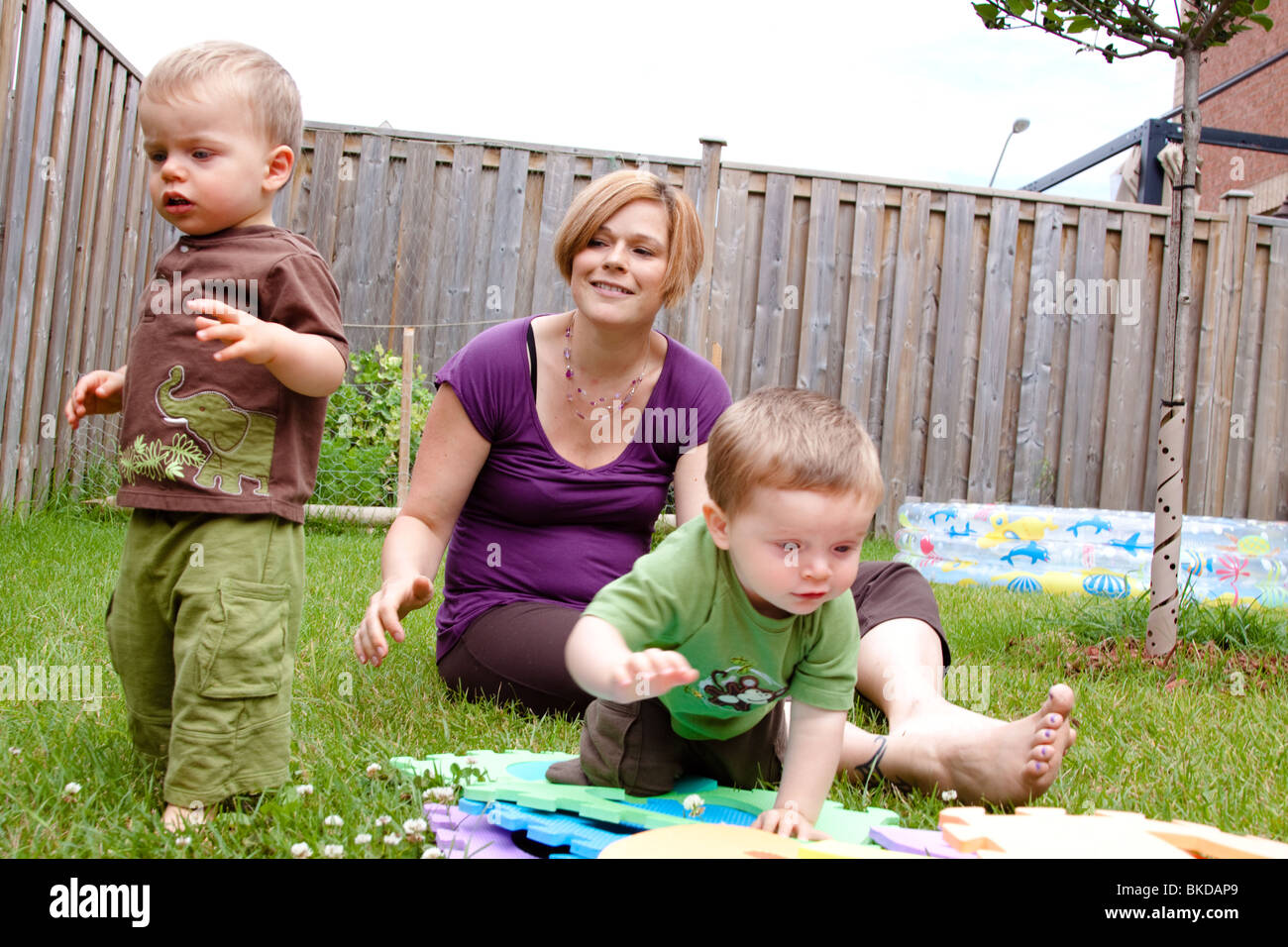Children pay hi-res stock photography and images - Alamy