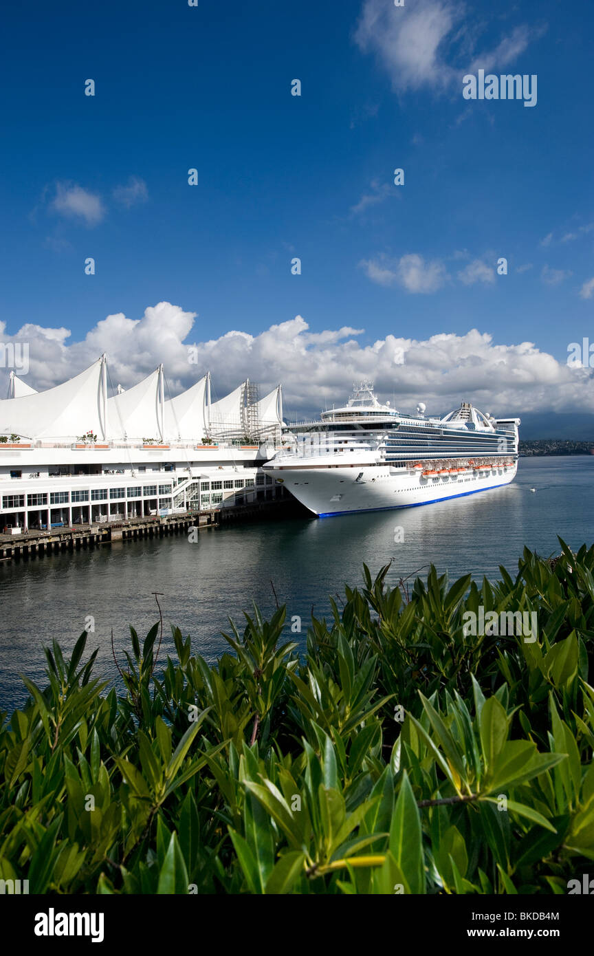 Golden princess hi-res stock photography and images - Alamy