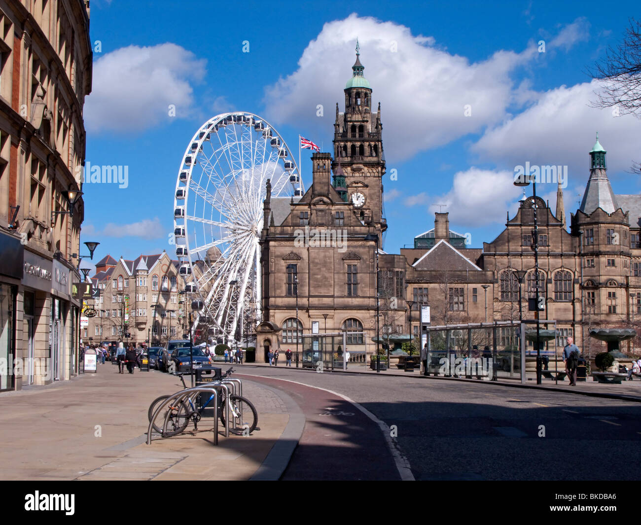 Sheffield Town Hall and big wheel Stock Photo - Alamy