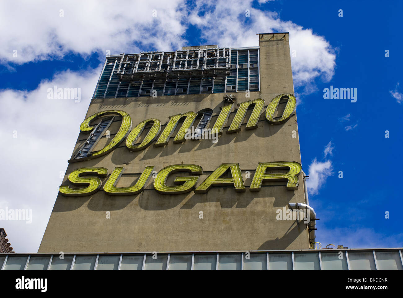 Domino sugar factory sign hi-res stock photography and images - Alamy