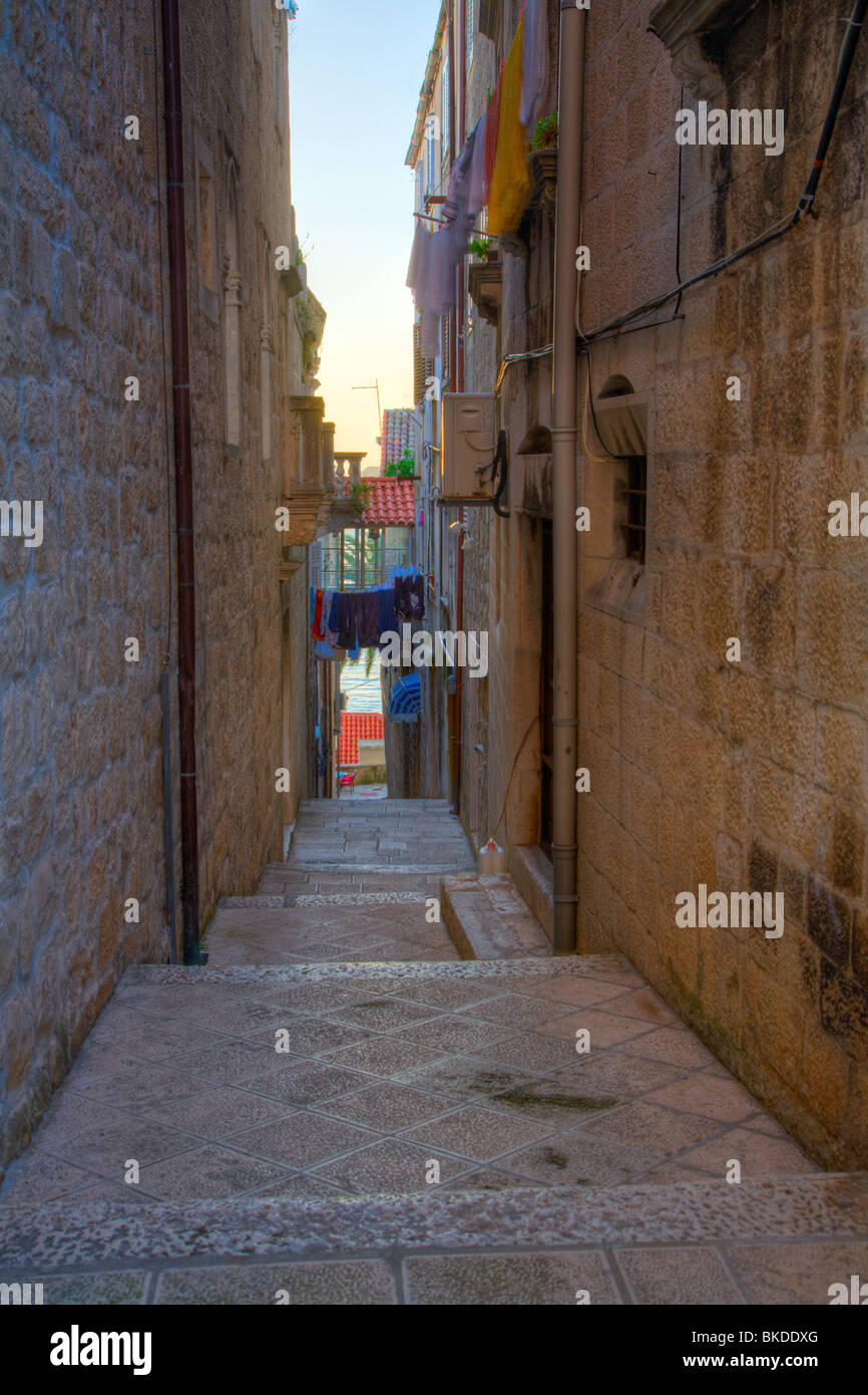 Narrow street hi-res stock photography and images - Alamy