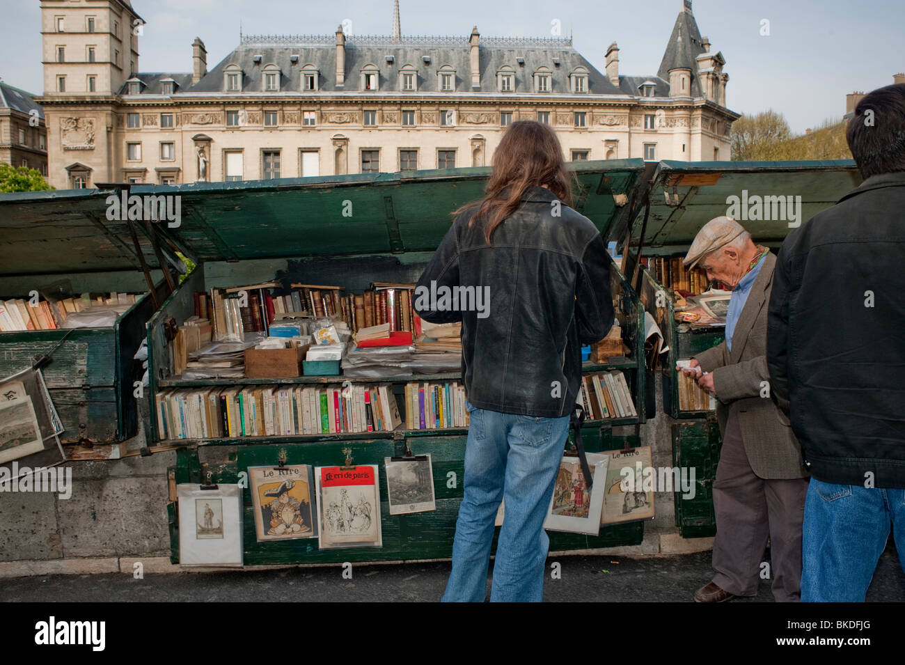 Vintage old books street paris High Resolution Stock Photography and ...