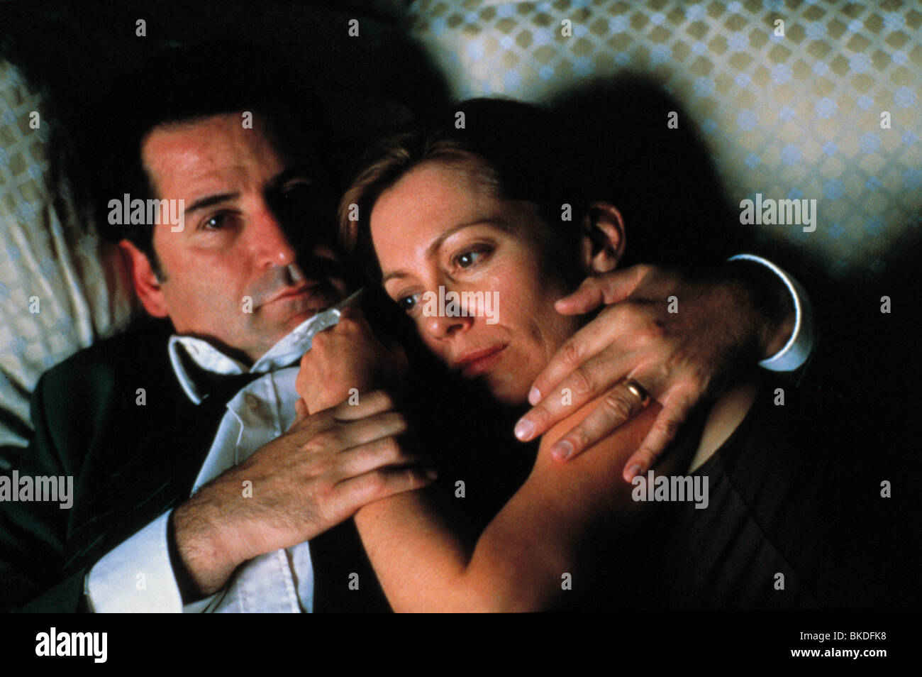 LANTANA (2001) ANTHONY LAPAGLIA, KERRY ARMSTRONG LANT 001 5 Stock Photo ...