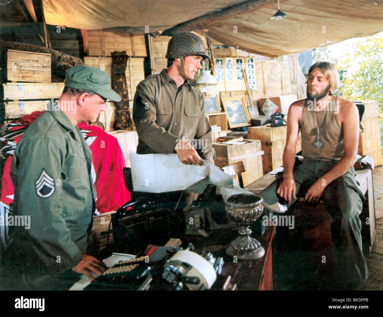 KELLY'S HEROES (1970) CLINT EASTWOOD, DONALD SUTHERLAND KLH 006FOH ...