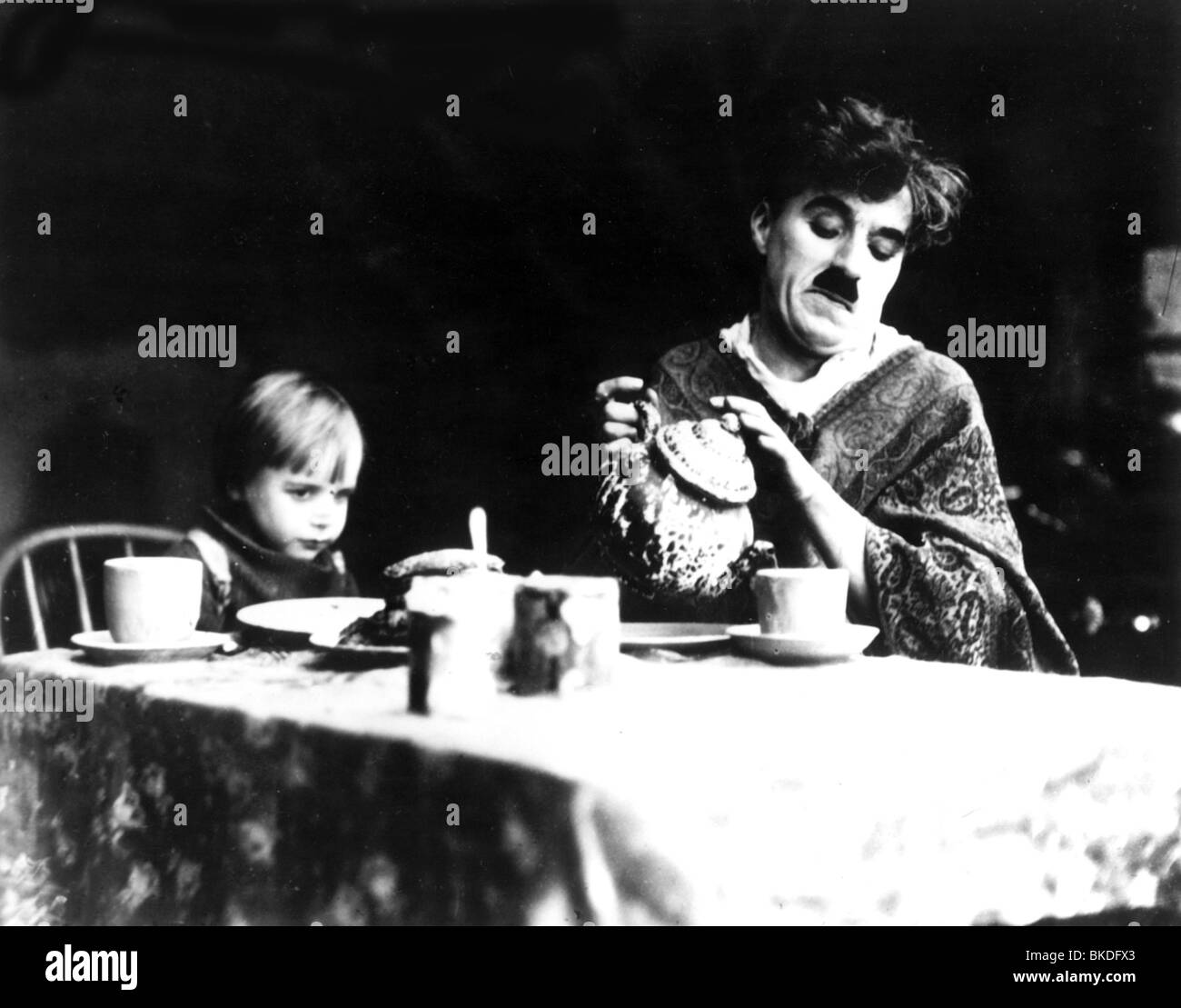 Charlie chaplin the kid hi-res stock photography and images - Alamy