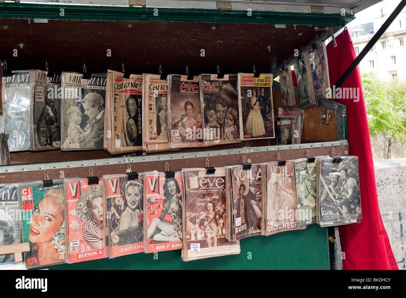 Vintage magazines and horizontal hi-res stock photography and images ...