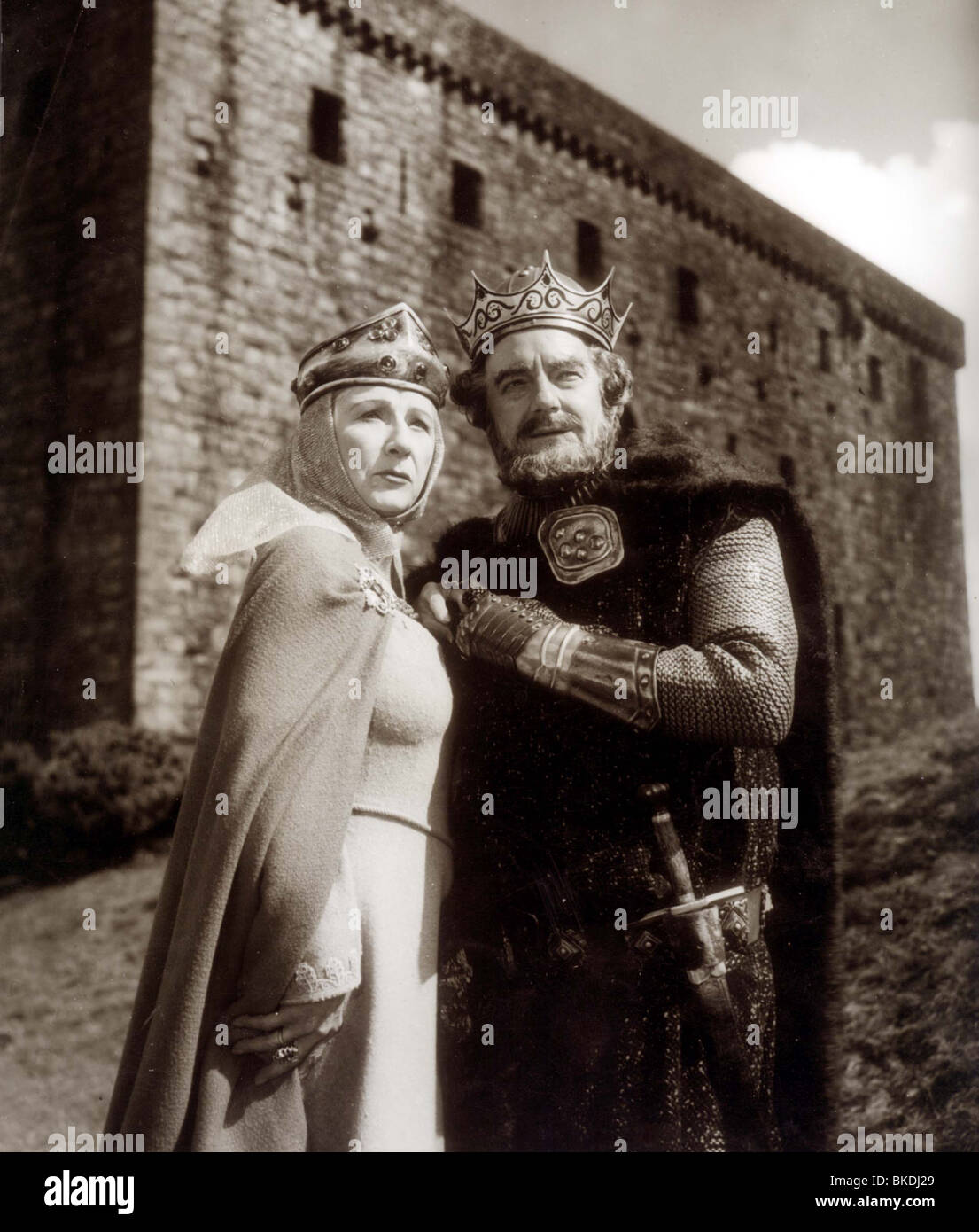 MACBETH (1961) JUDITH ANDERSON, MAURICE EVANS MCBT 001P Stock Photo - Alamy
