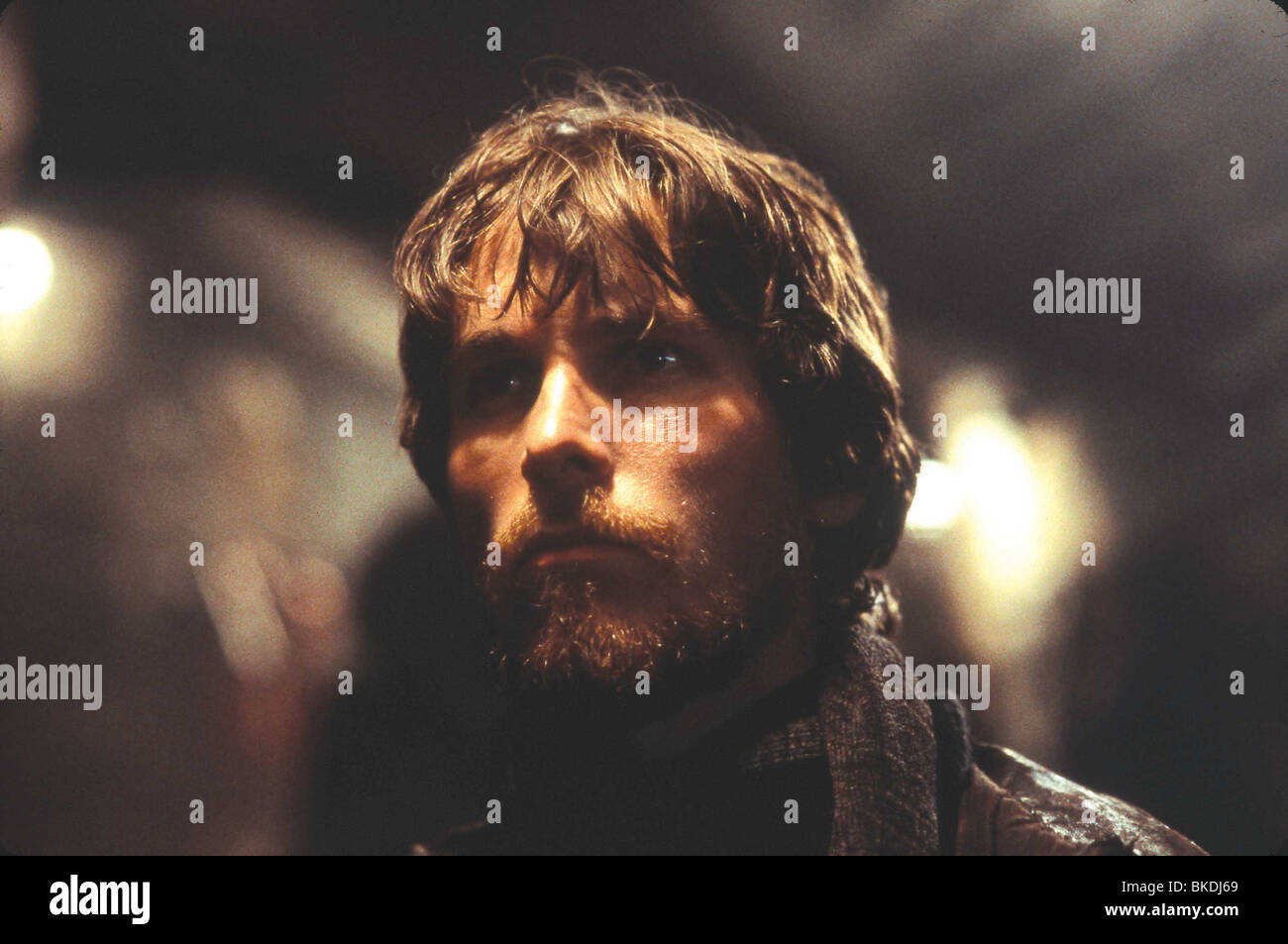 REIGN OF FIRE (2002) CHRISTIAN BALE ROFI 002-1 Stock Photo - Alamy