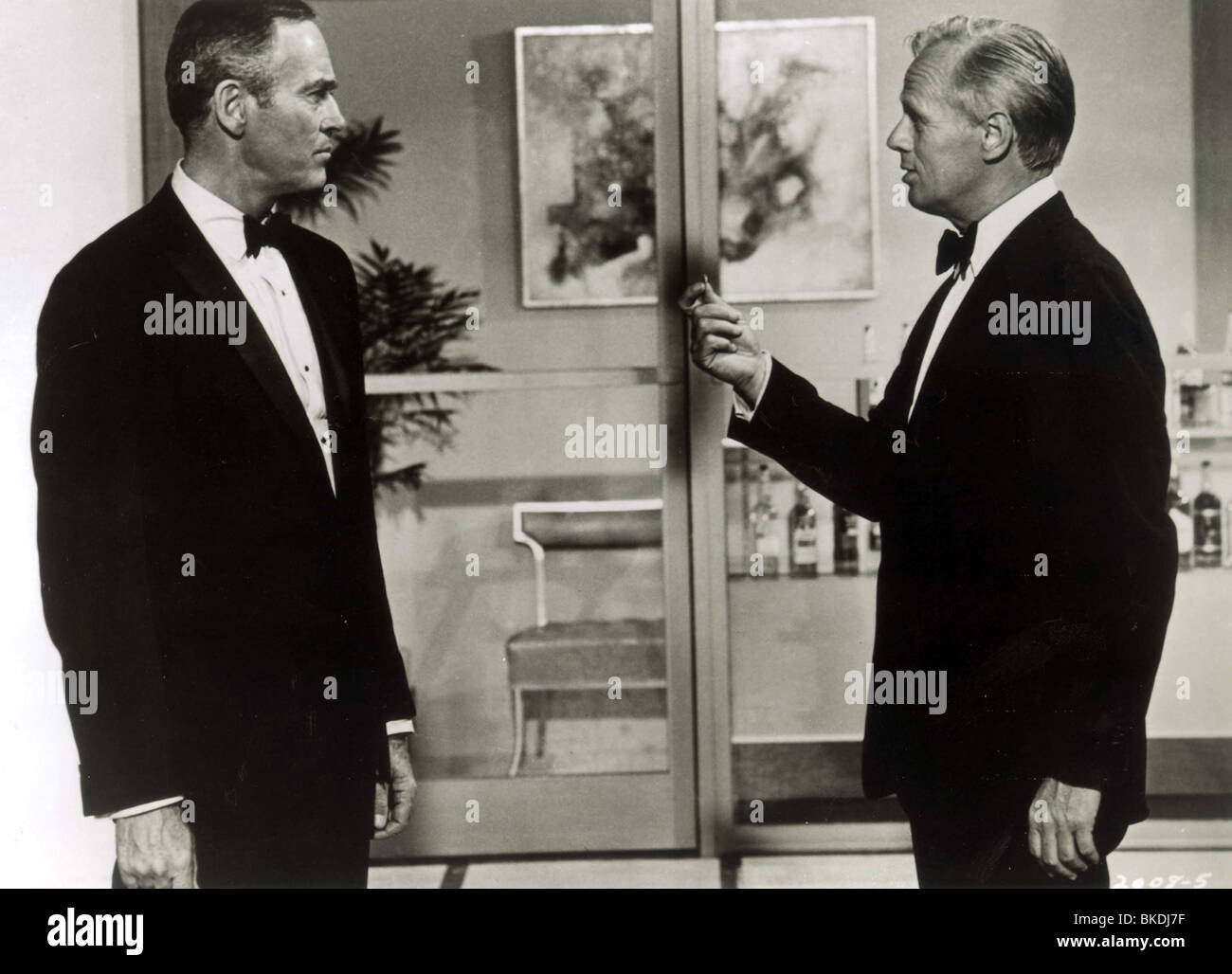 MADIGAN (1968) HENRY FONDA, RICHARD WIDMARK MADI 001P Stock Photo - Alamy