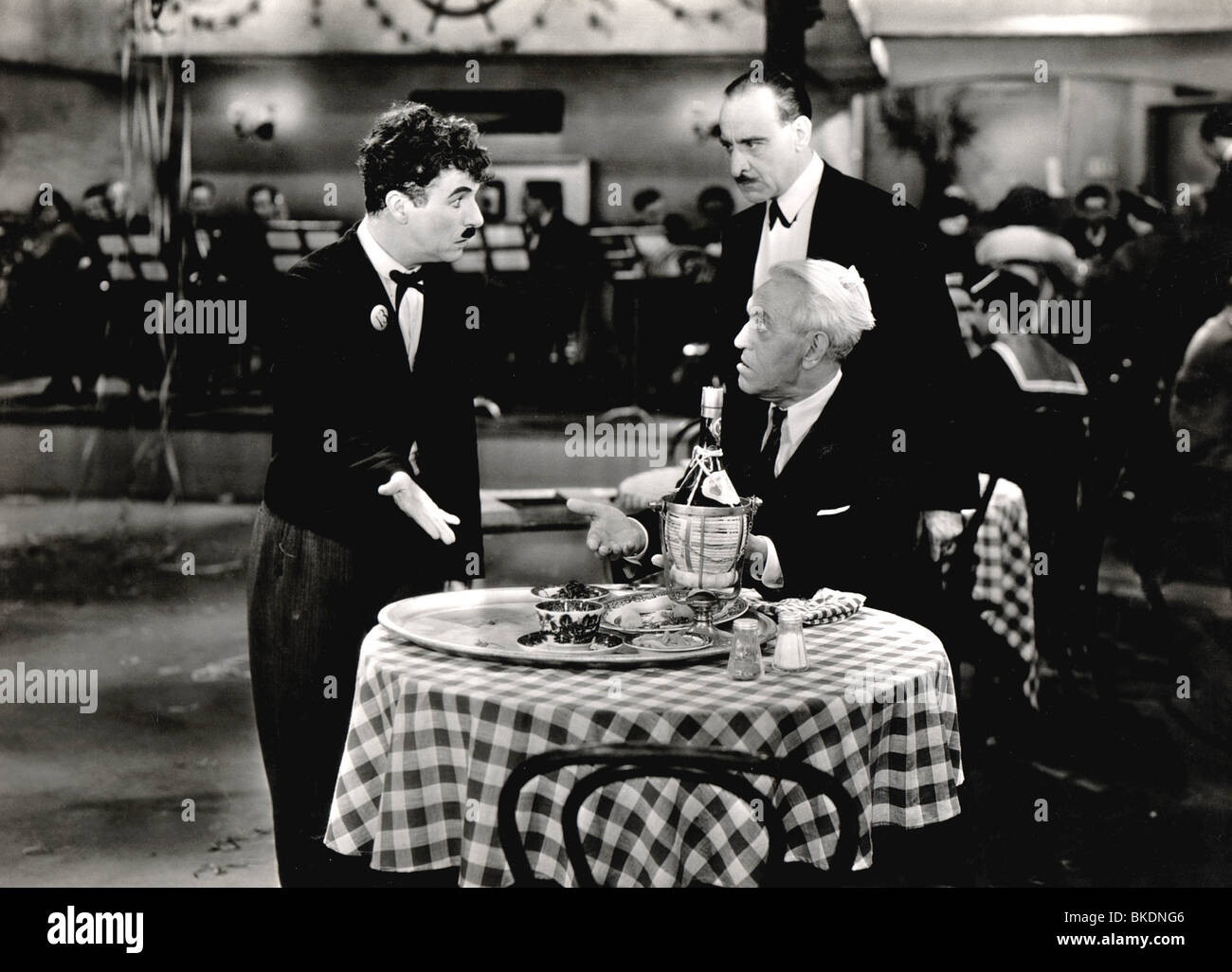 MODERN TIMES (1936) CHARLIE CHAPLIN MDTS 027P Stock Photo - Alamy