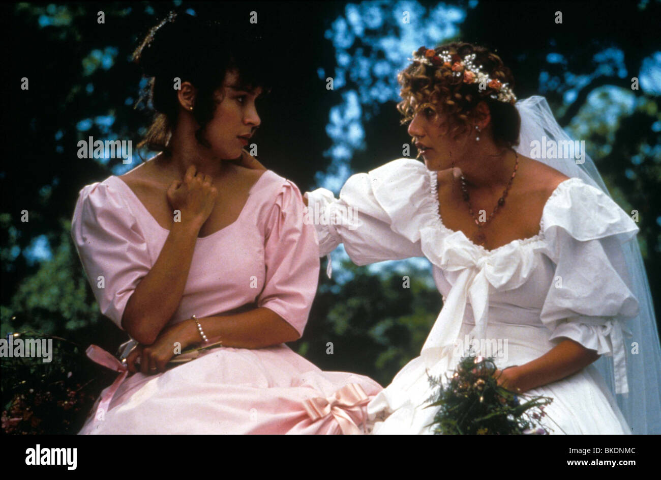 SCORCHERS (1992) JENNIFER TILLY, EMILY LLOYD SCO 003 H Stock Photo - Alamy