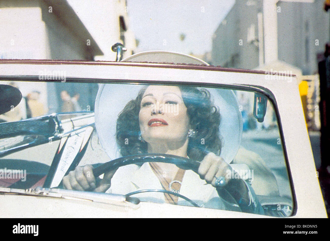 Mommie Dearest (1981)