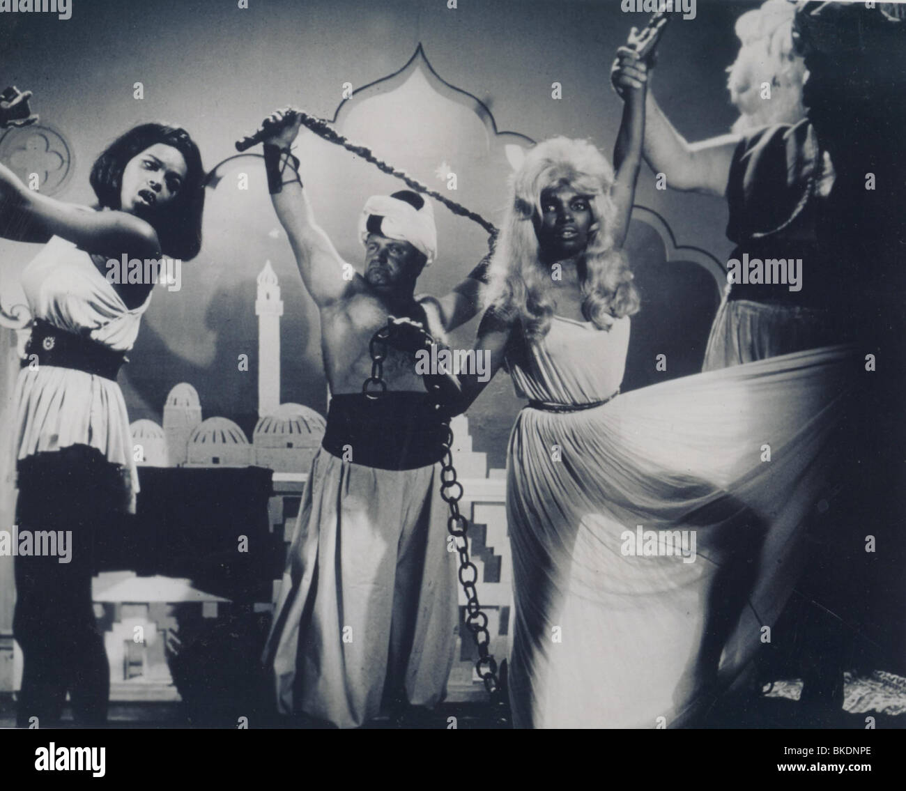 MONDO CANE 2 (1964) A DOG'S LIFE 2 (ALT) MNDO 001P Stock Photo - Alamy