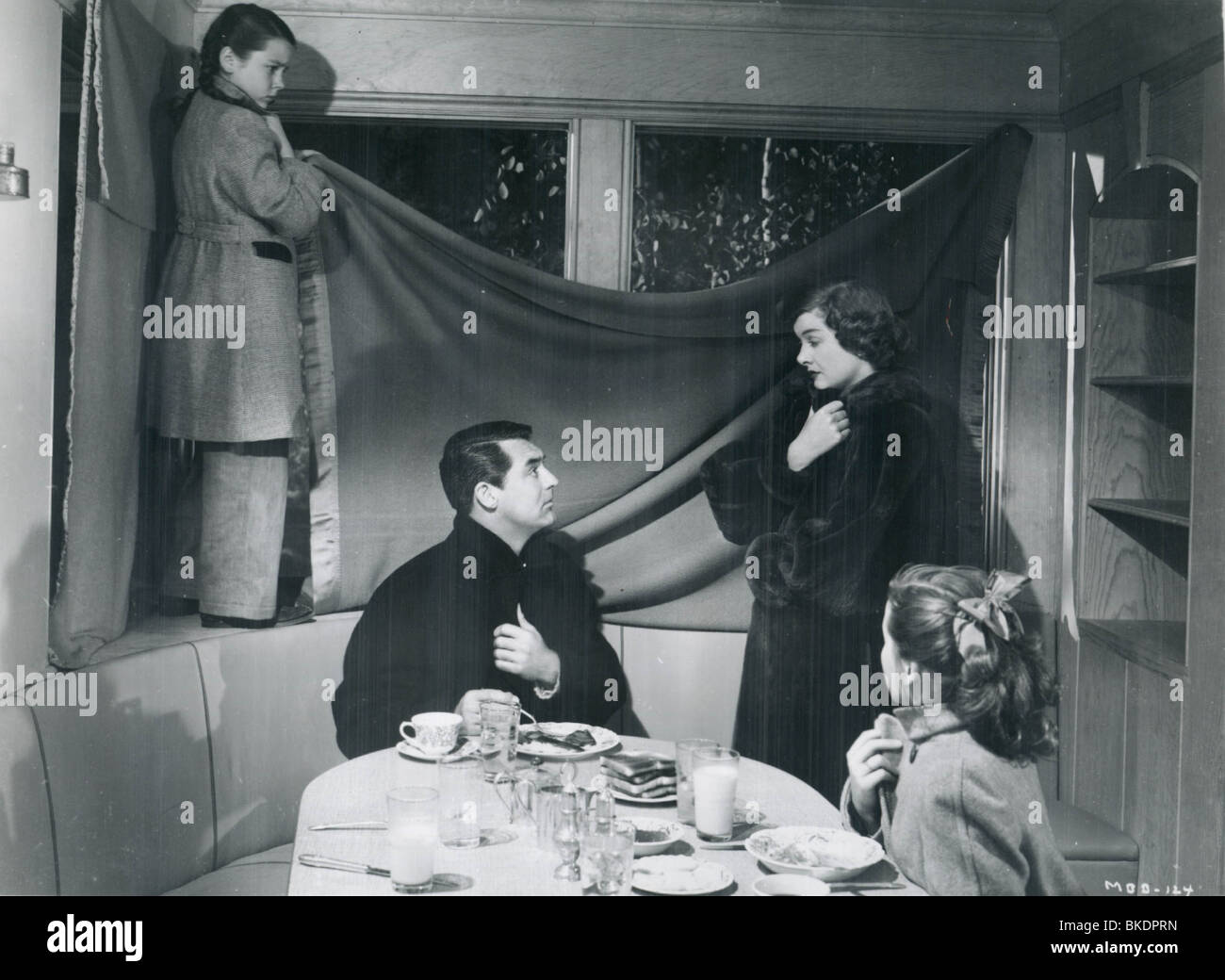 MR BLANDINGS BUILDS HIS DREAM HOUSE (1948) SHARYN MORRETT, CARY GRANT ...