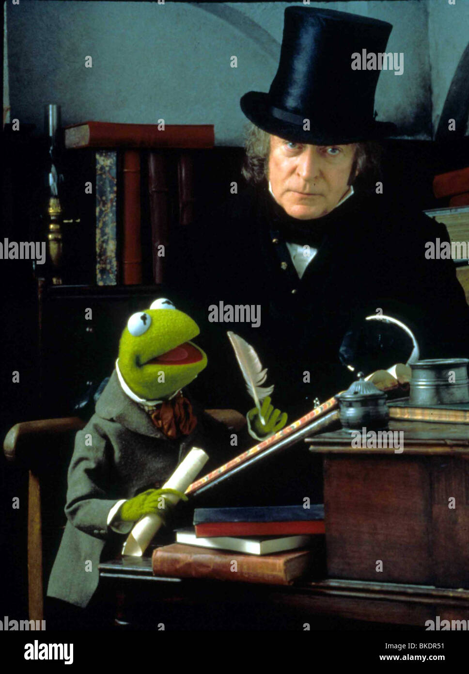 THE MUPPET CHRISTMAS CAROL (1992) KERMIT THE FROG, MICHAEL CAINE MCC ...