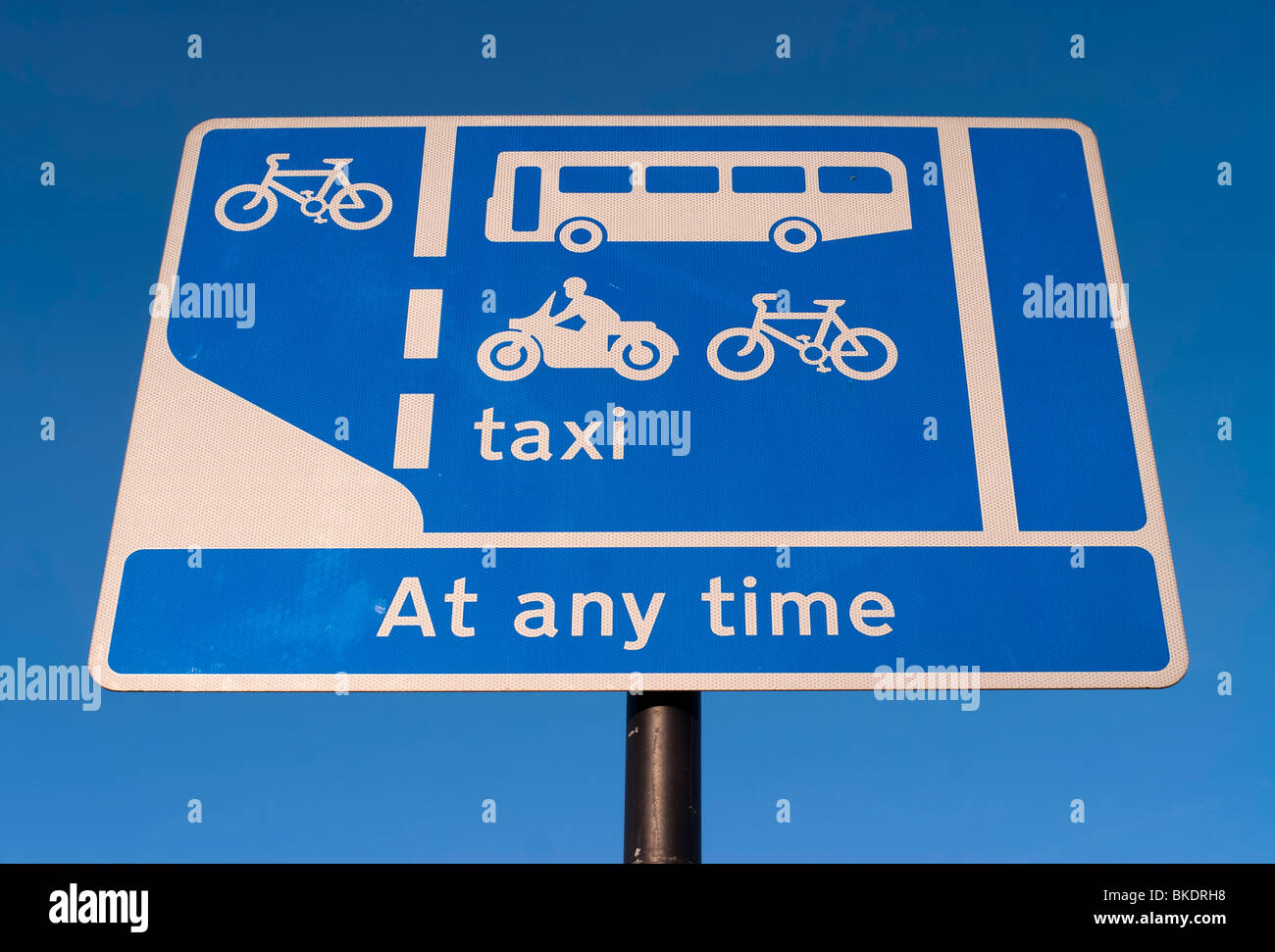 Bus lane sign hi-res stock photography and images - Alamy