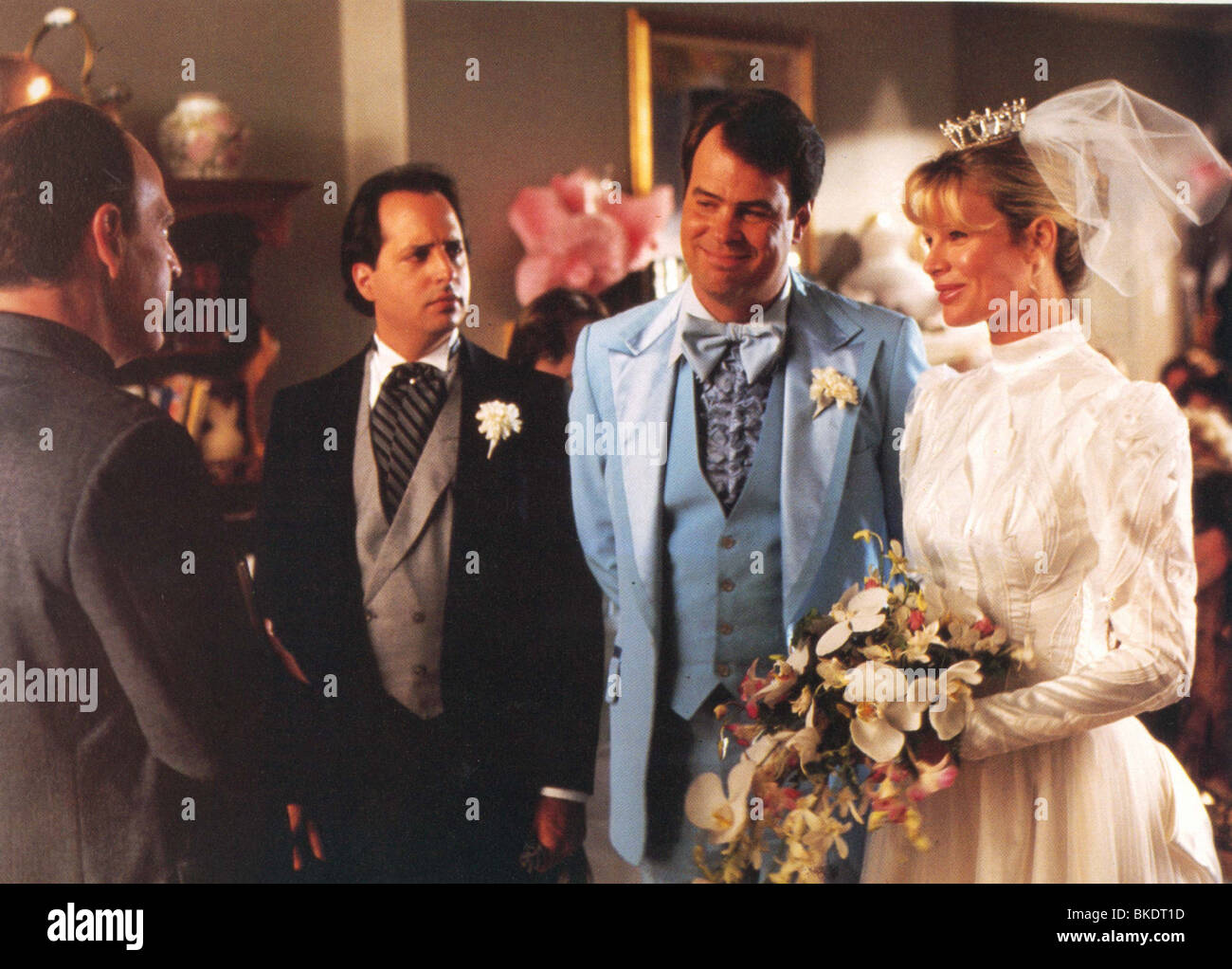 MY STEPMOTHER IS AN ALIEN (1988) JON LOVITZ, DAN AYKROYD, KIM BASINGER ...