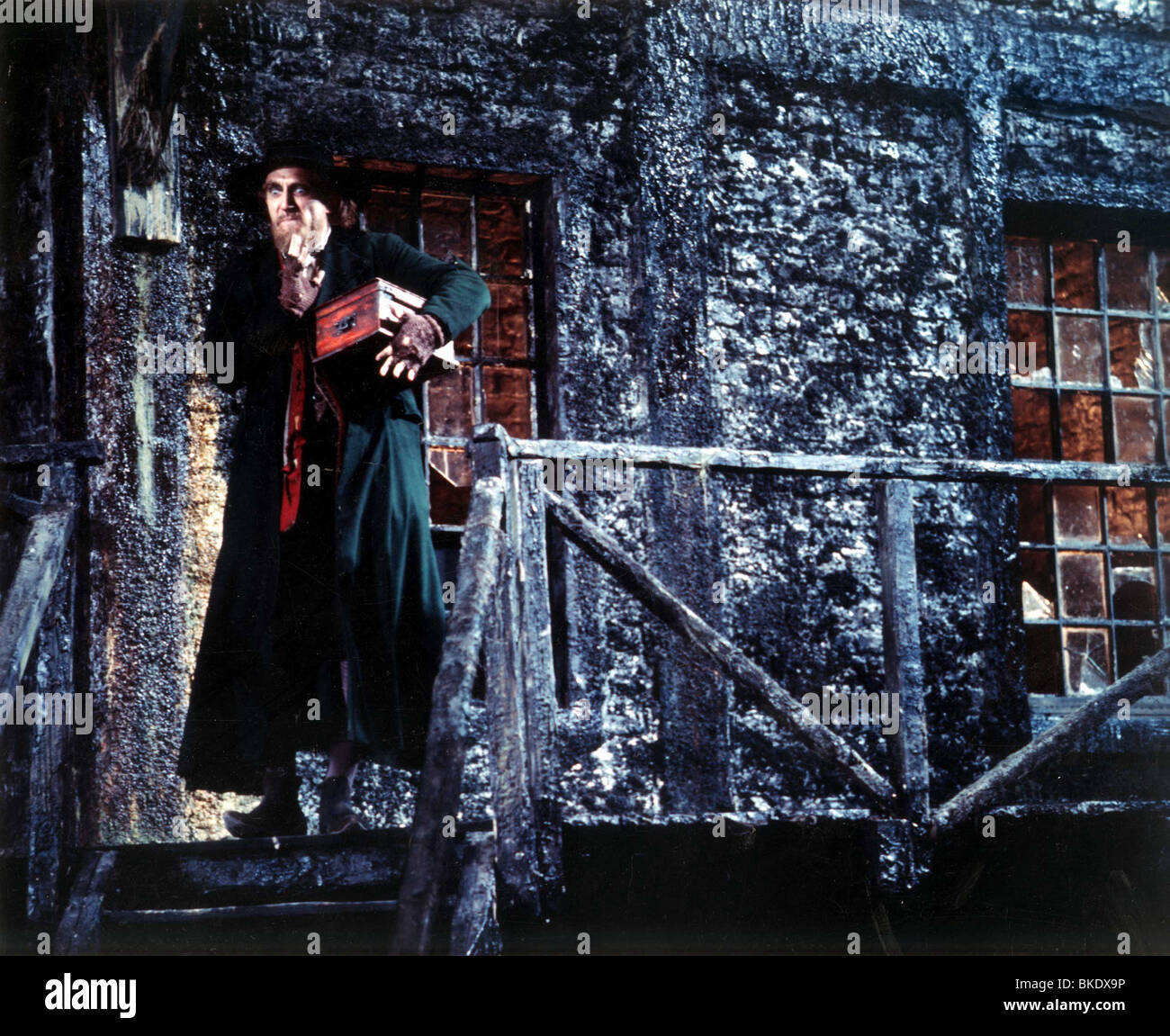 Oliver and ron moody hi-res stock photography and images - Alamy