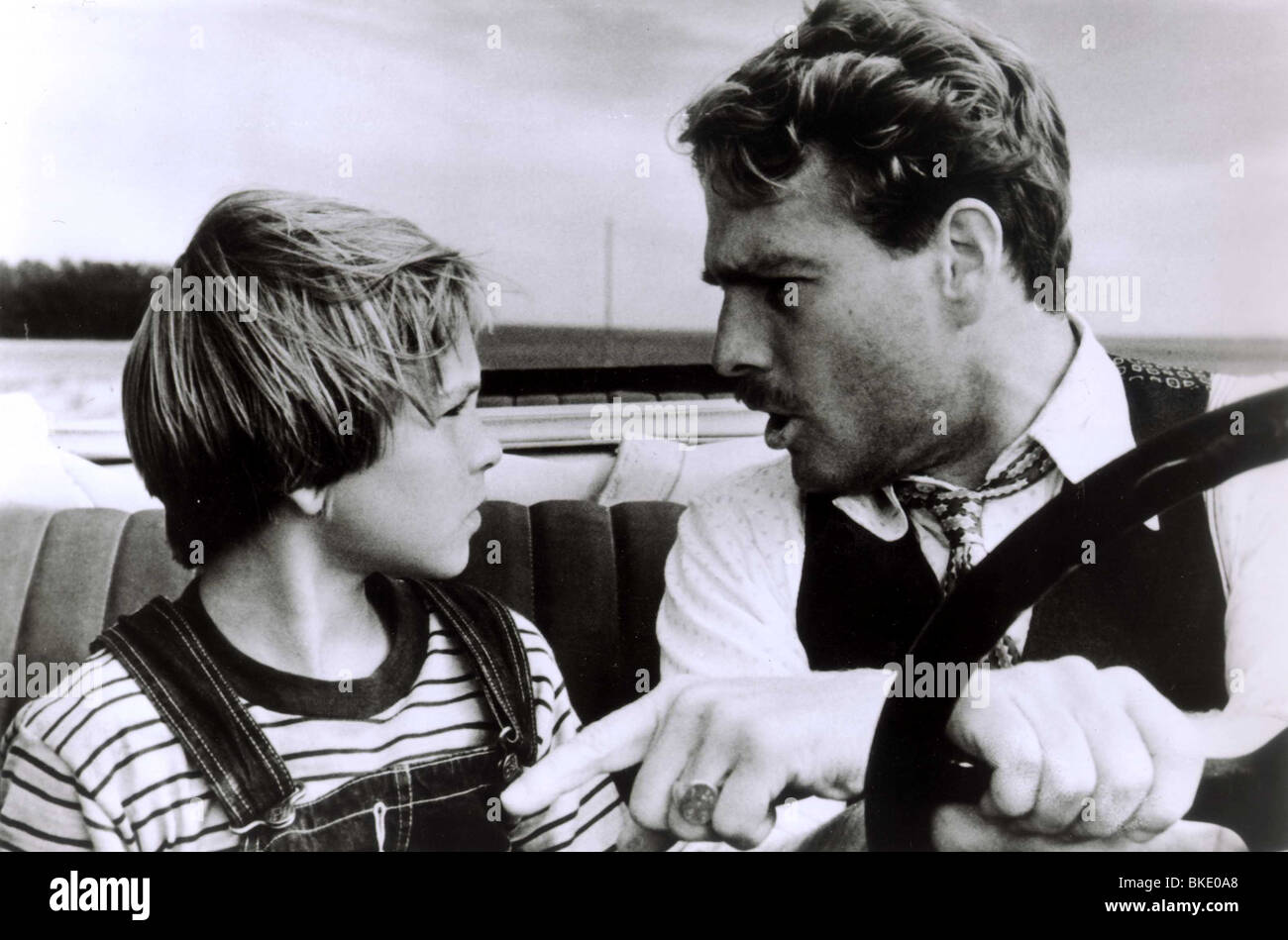 PAPER MOON (1973) TATUM O'NEAL,RYAN O'NEAL PPM 003P Stock Photo - Alamy