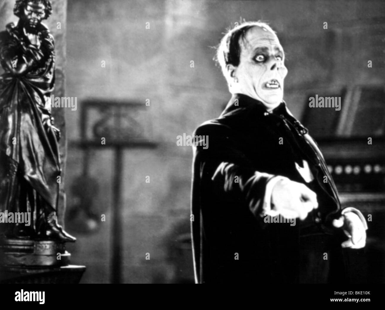 PHANTOM OF THE OPERA (1925) LON CHANEY POOP 002 Stock Photo - Alamy