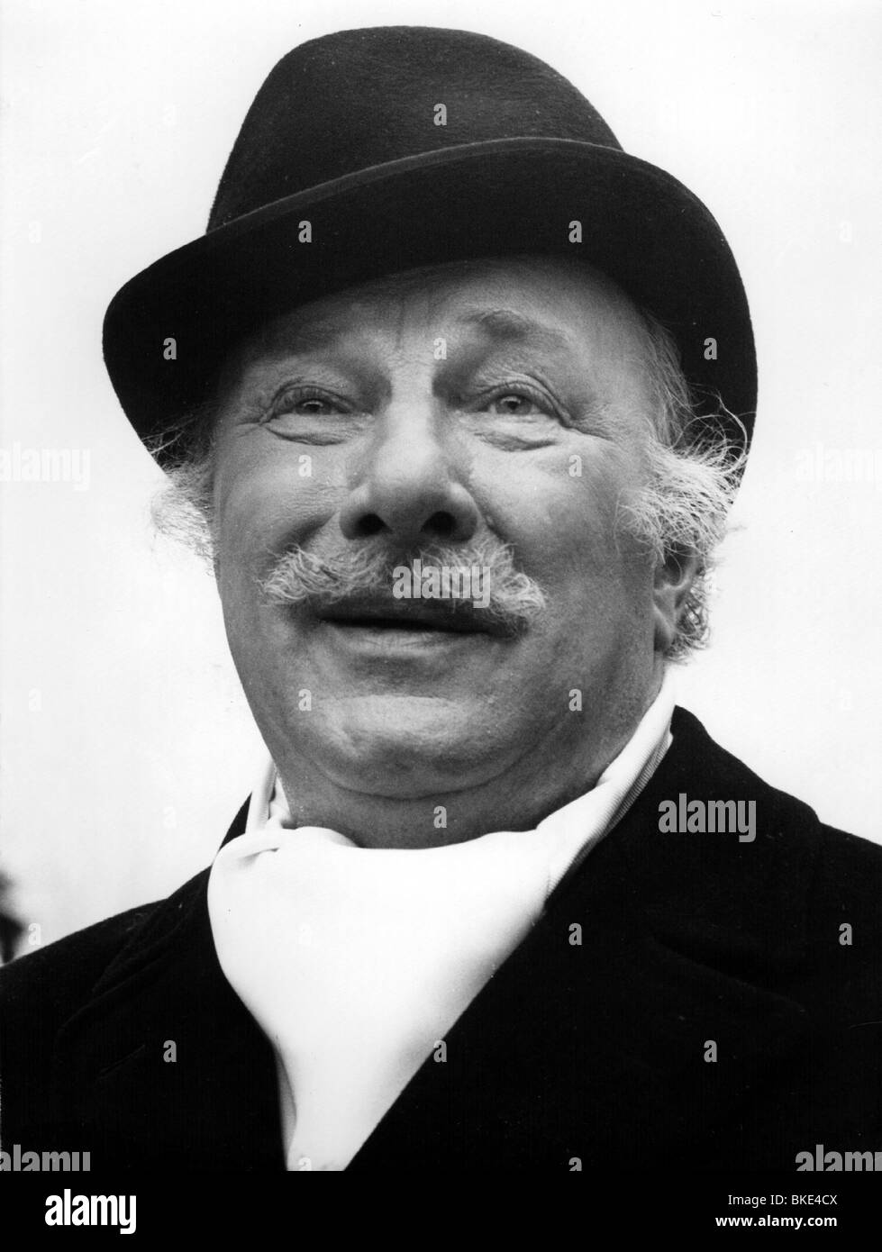 Held, Martin, 11.11.1908 - 31.1.1992, German actor, portrait with hat ...