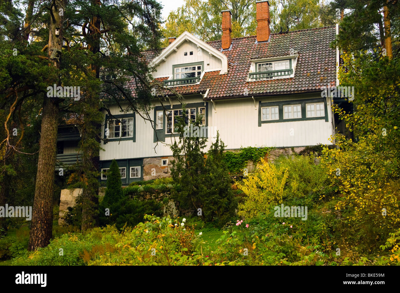 Ainola, the former home of composer Jean Sibelius, at Järvenpää by Lake Tuusula (Tuusulanjärvi ...