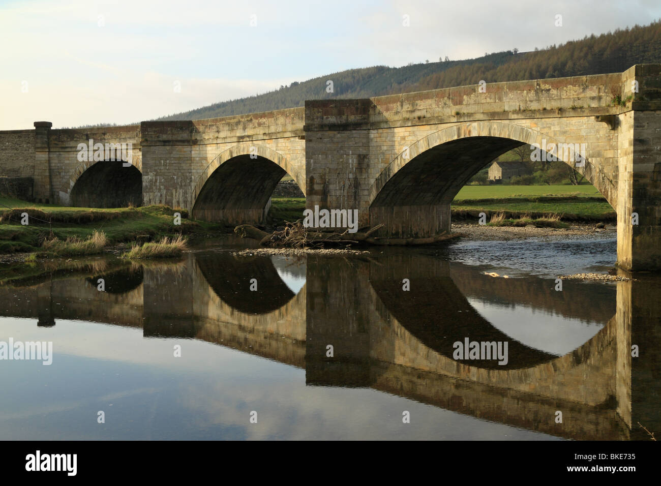 Bridge over the wharfe hi-res stock photography and images - Alamy