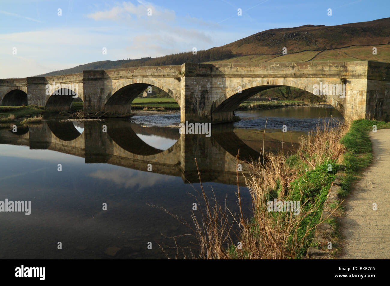 Bridge over river burnsall hi-res stock photography and images - Alamy